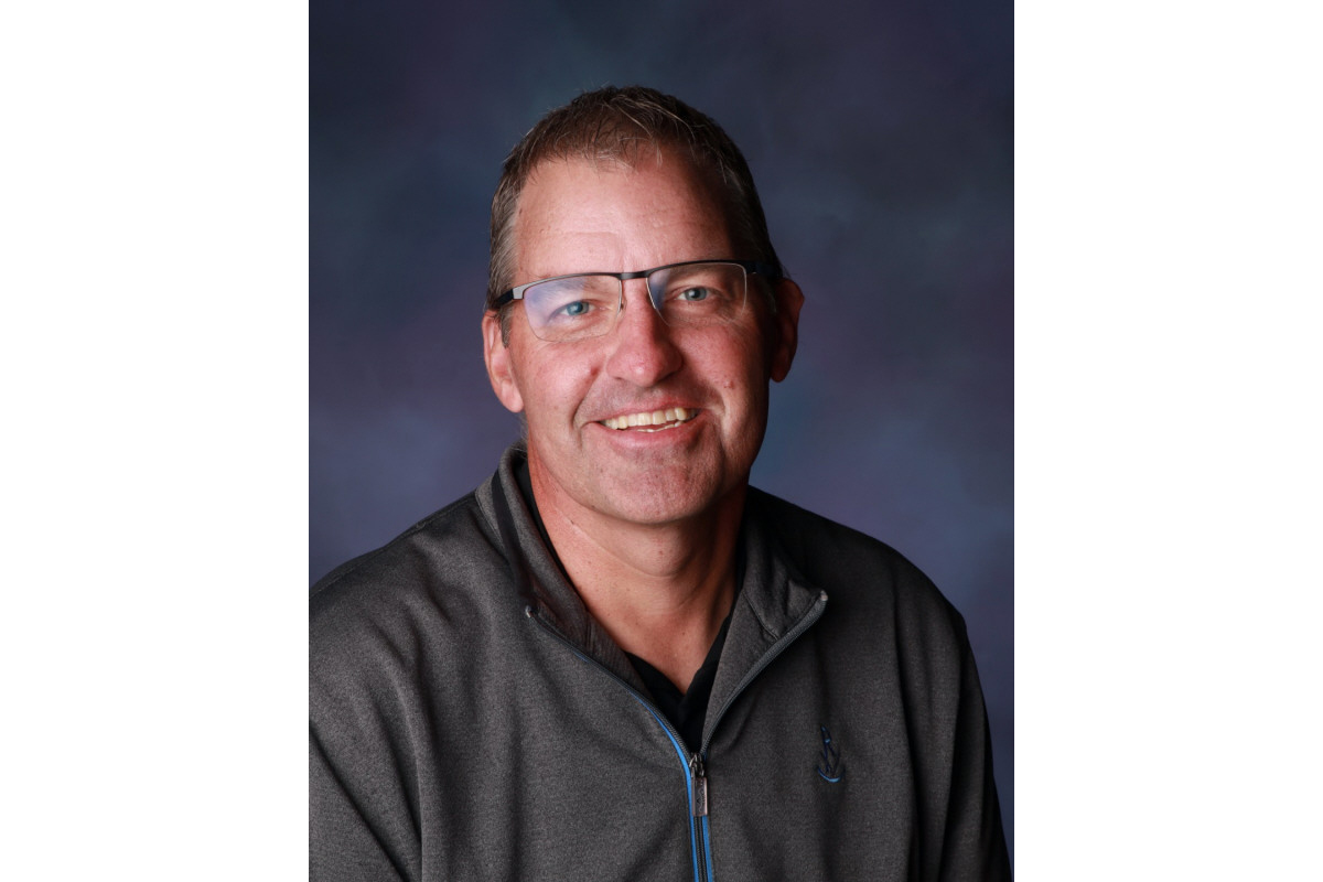 Seniors aren’t the only ones leaving Lowry this year – Lowry High